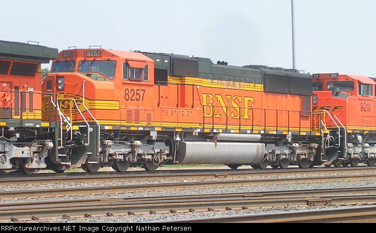 BNSF 8257